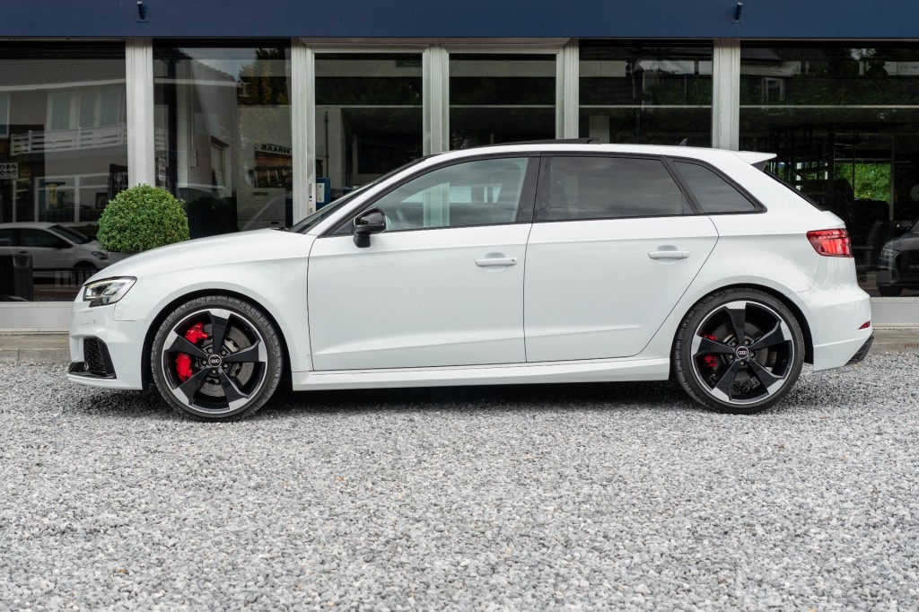 AUDI RS3 Hatchback 5 drs - Wit - Autobedrijf JC BaarseAutobedrijf JC Baarse